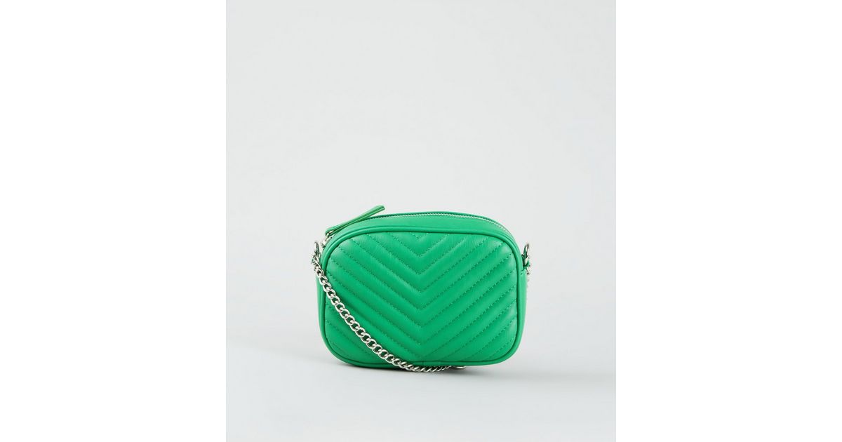 Green Chevron Quilted Camera Bag | New Look