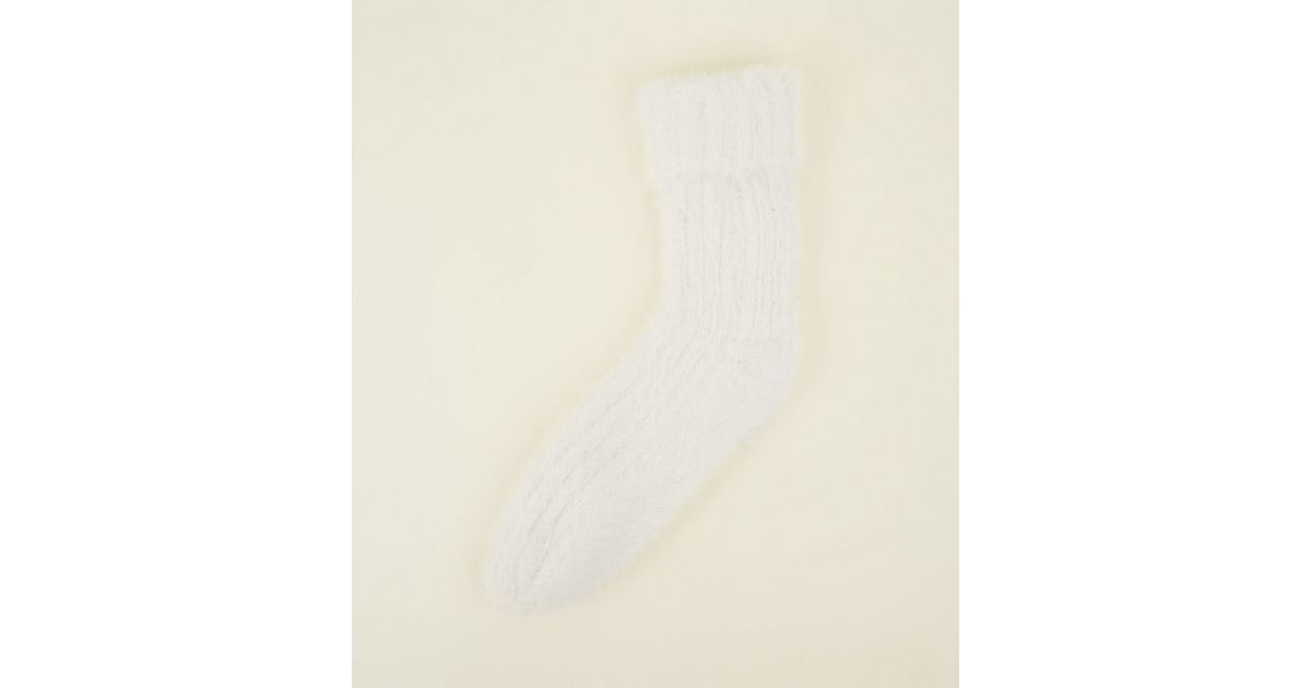 White Ribbed Fluffy Socks | New Look