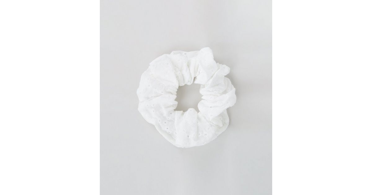 White Broderie Scrunchie | New Look