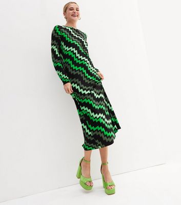 Green Zig Zag Pattern Jersey Crew Neck Midi Dress | New Look