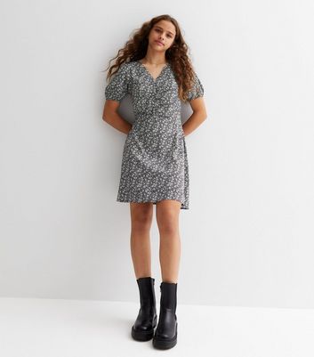 Girls Black Ditsy Floral Ruched Puff Sleeve Dress | New Look