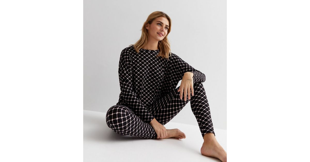 Black Soft Touch Pyjama Set With Diamond Heart Print New Look
