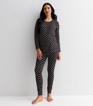 Maternity Black Soft Touch Pyjama Set with Diamond Heart Print | New Look