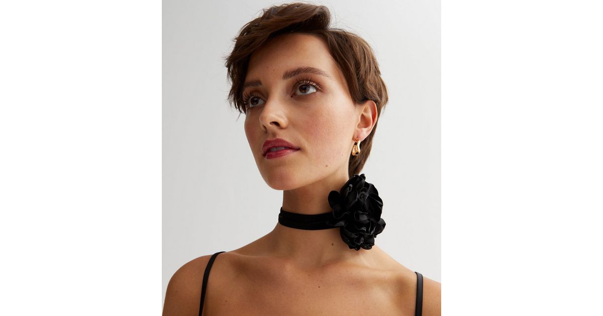 Black Flower Corsage Choker | New Look
