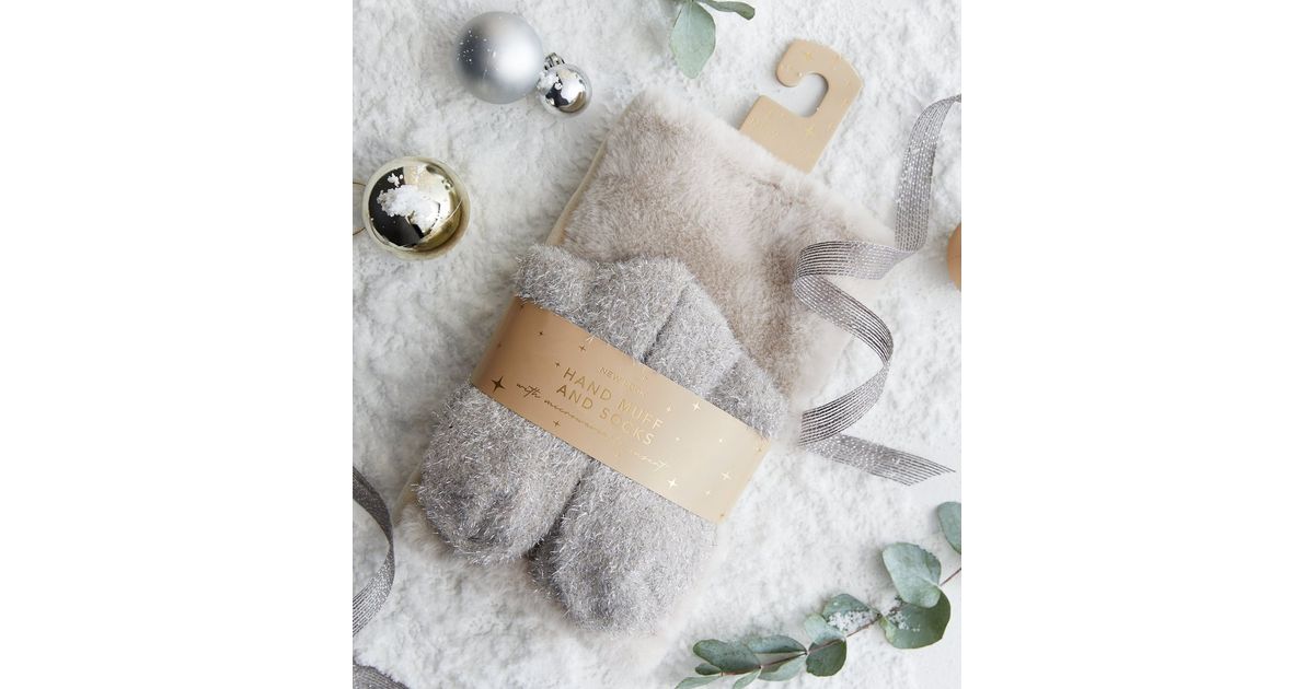 Cream Hand Warmer and Socks Set | New Look