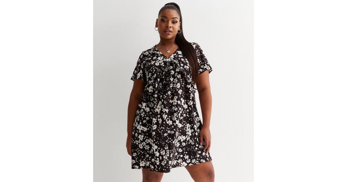 Curves Black Daisy Print Mini Dress | New Look