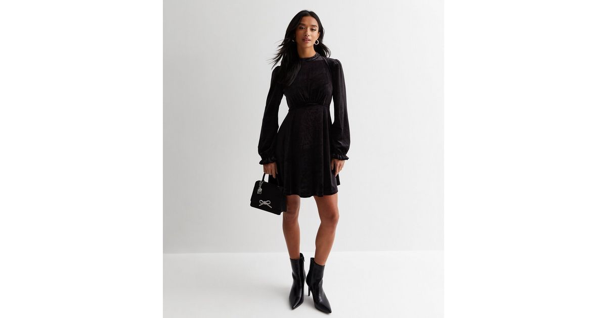 Petite Black Velvet Long Sleeve Mini Dress | New Look