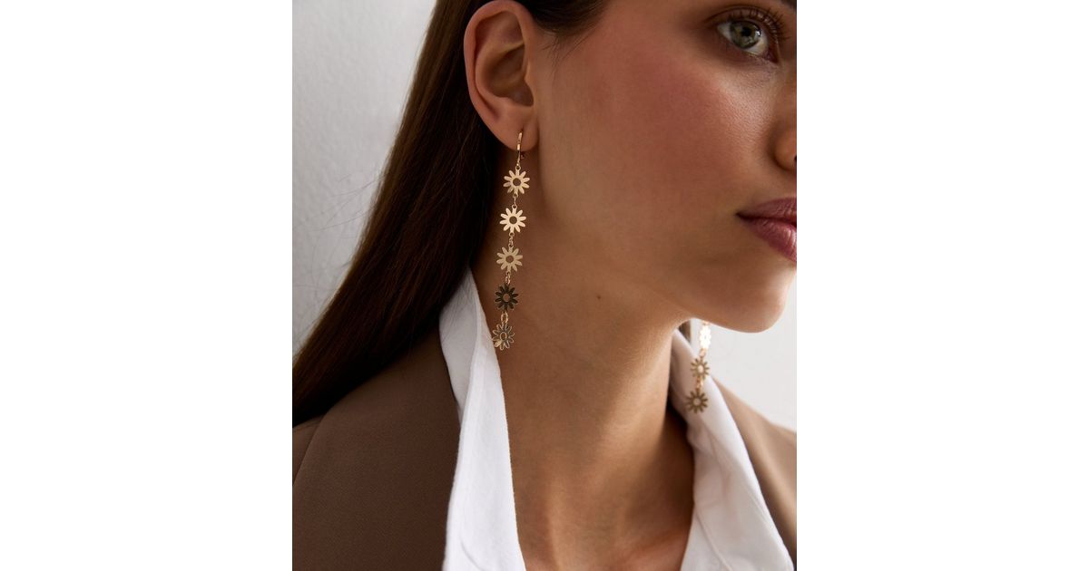 Gold Daisy Chain Charm Drop Earrings | New Look