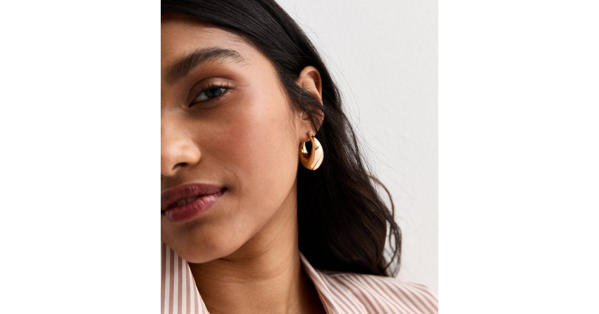 Gold Tone Chunky Tapered Hinge Hoops | New Look