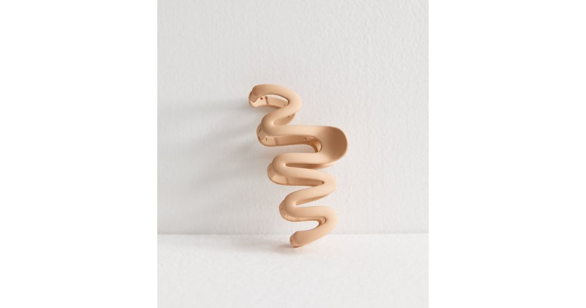 Camel Matte Squiggle Hair Claw Clip | New Look