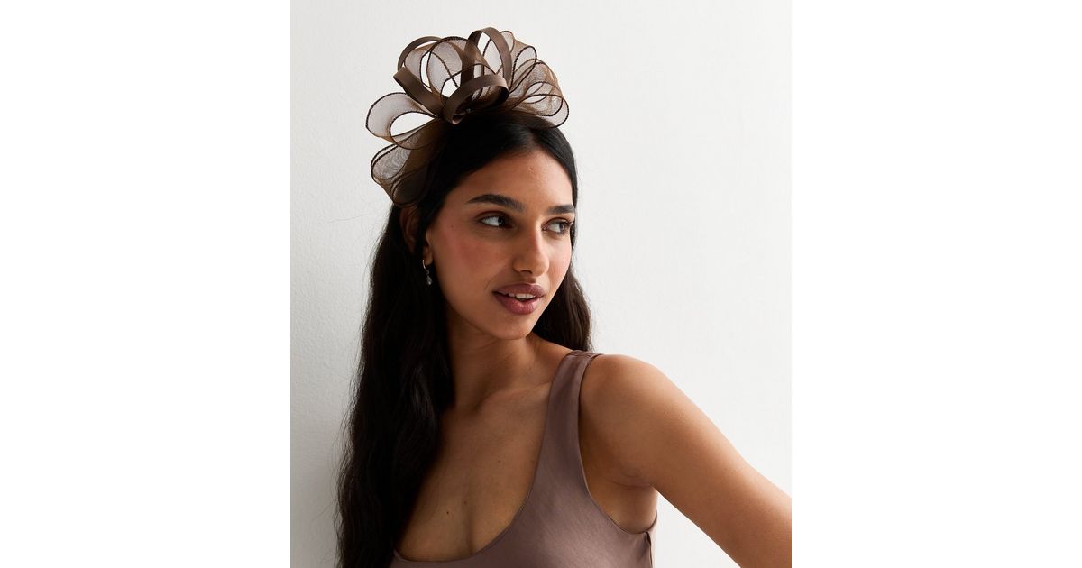 Light Brown Mesh Bow Fascinator | New Look