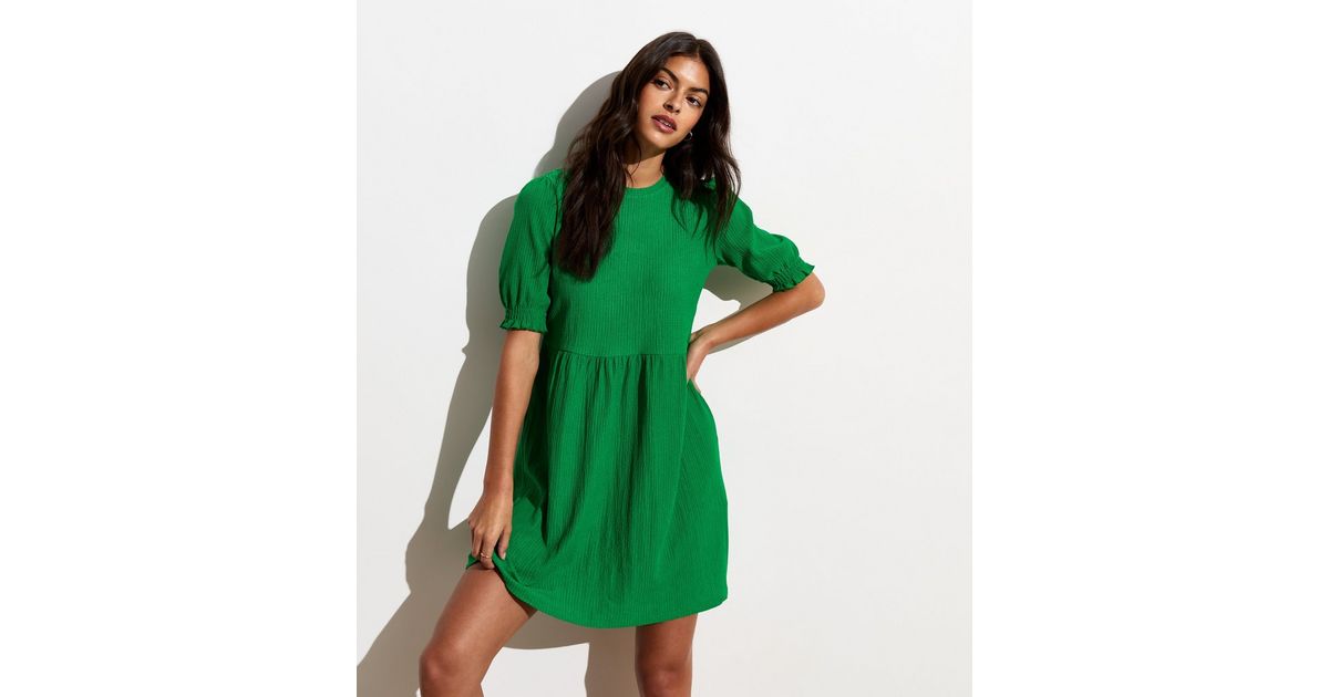 Green Crinkle Puff-Sleeve Mini Smock Dress | New Look