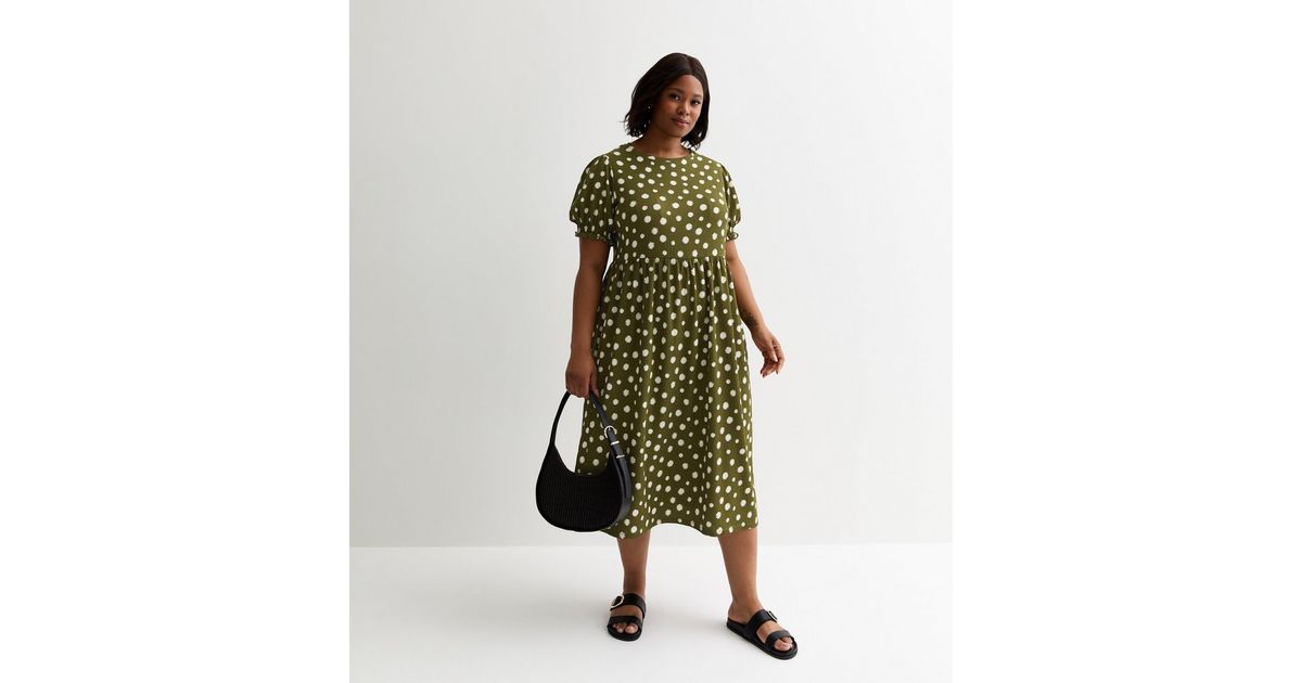 Curves Olive Spot Crinkle Stretch Midi Dress | New Look
