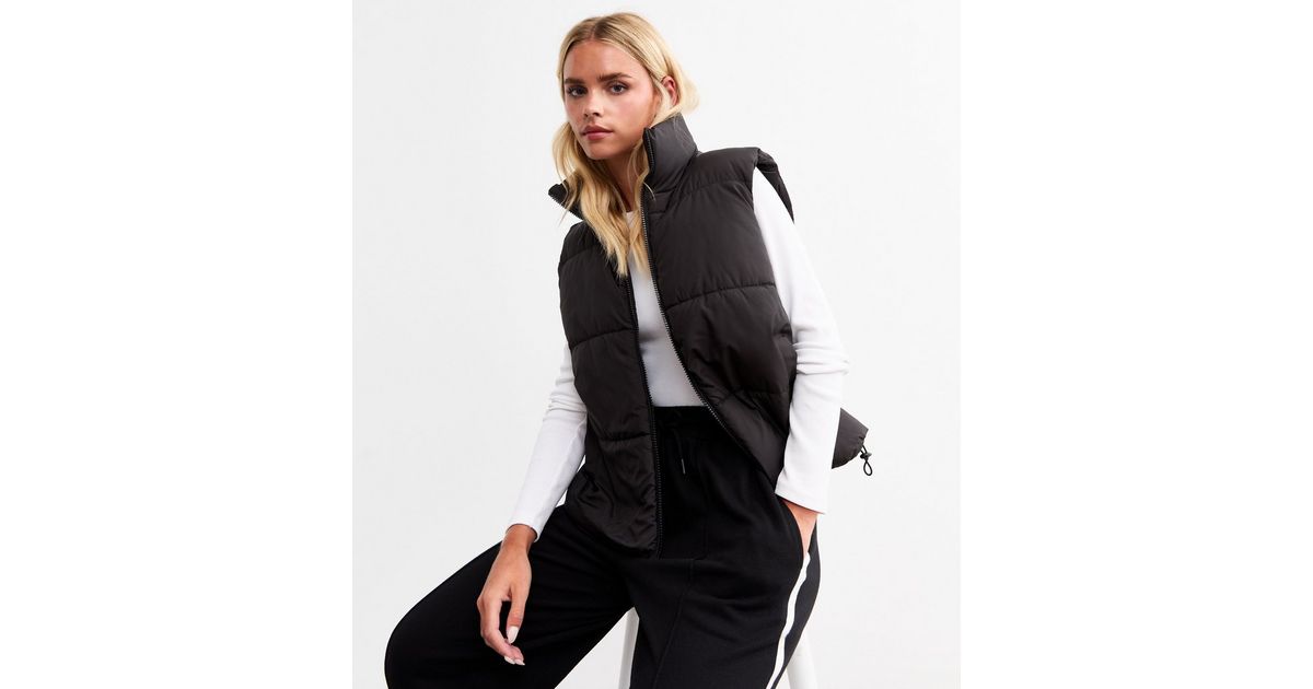 Petite Black Puffer Crop Gilet | New Look