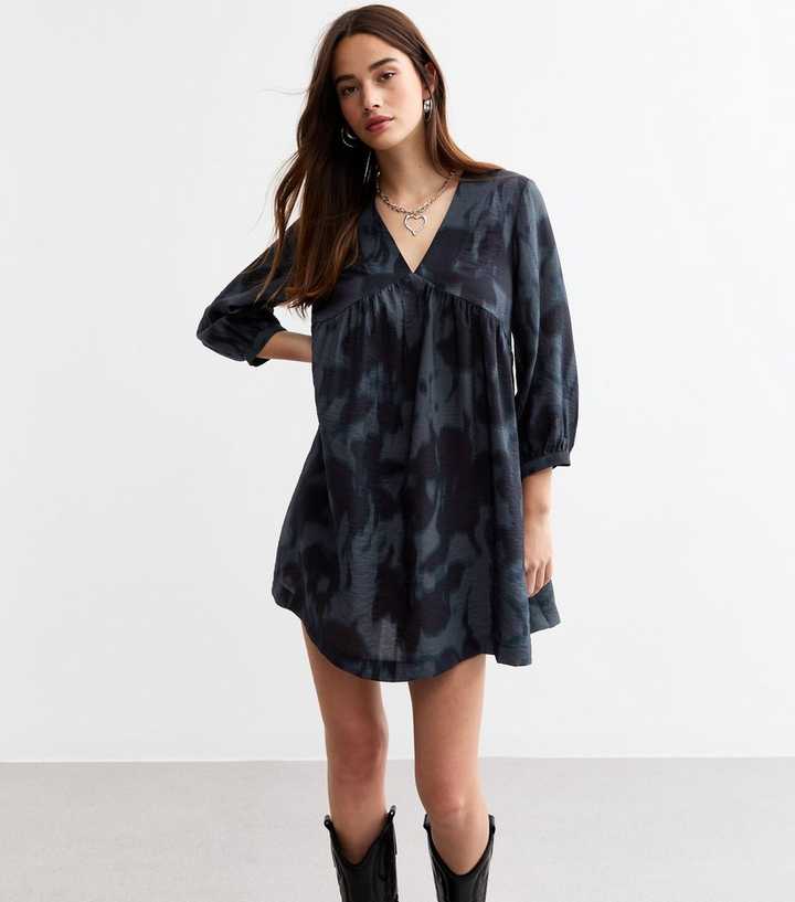 Black Floral Print V-Neck Mini Smock Dress | New Look