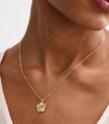 18ct Gold Plated Textured Flower Necklace New Look
