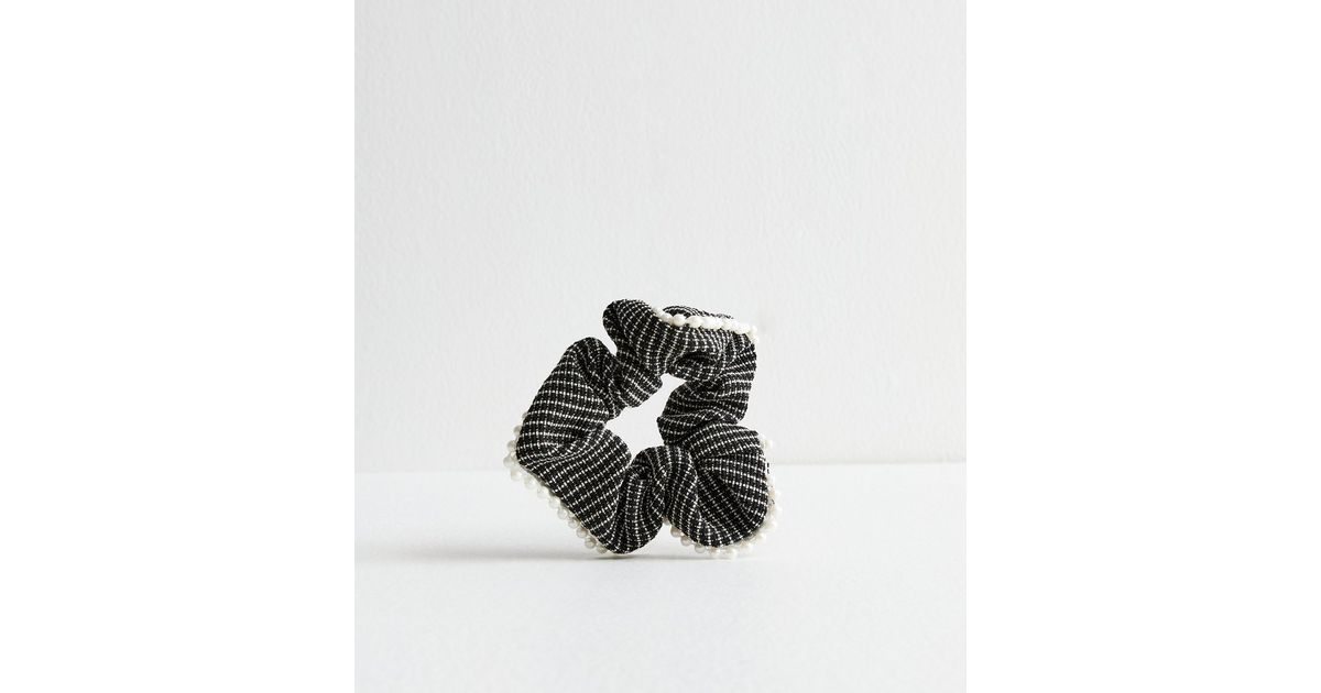 Black Faux Pearl Trim Dogtooth Scrunchie | New Look