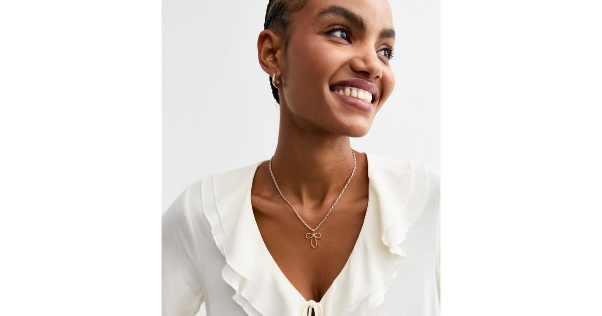 Gold Tone Rope Chain Bow Charm Necklace | New Look