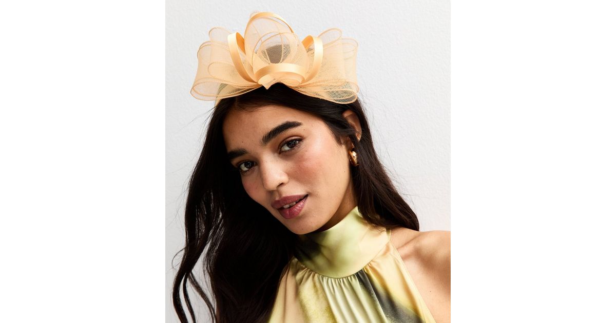 Gold Mesh Bow Fascinator | New Look