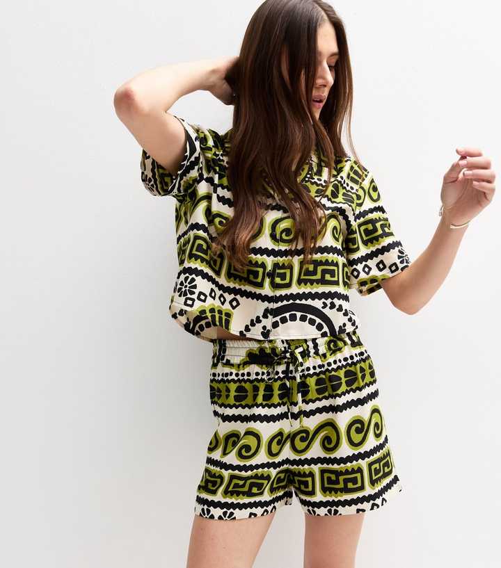 Cream Border Print Relaxed Shorts | New Look