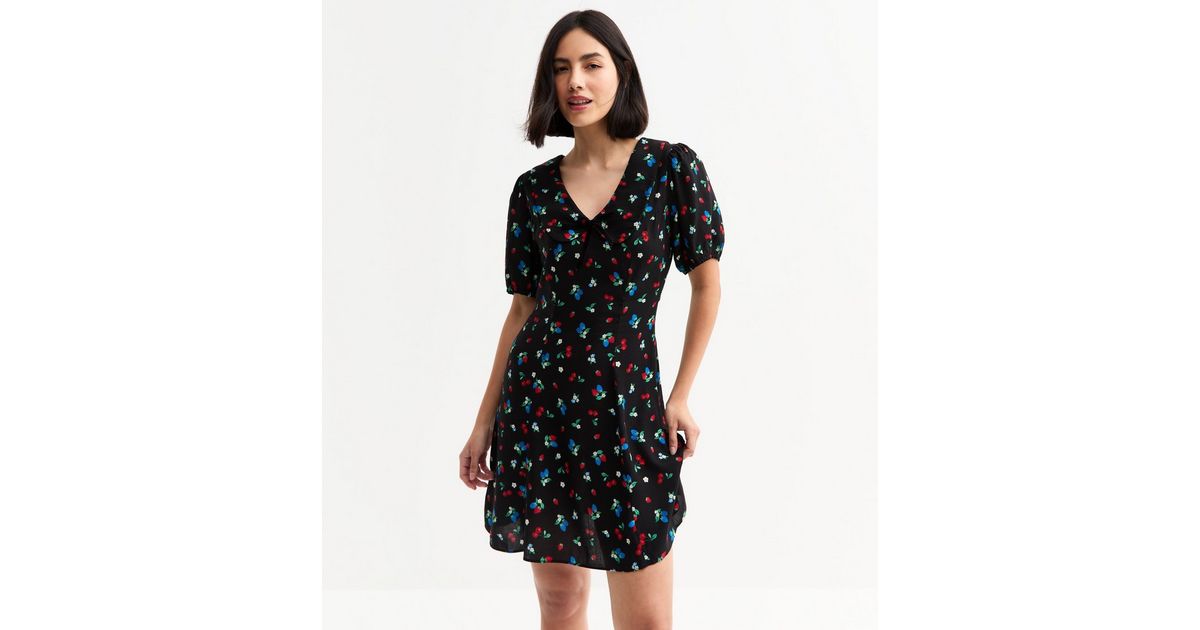 Black Berry Print Mini Dress | New Look