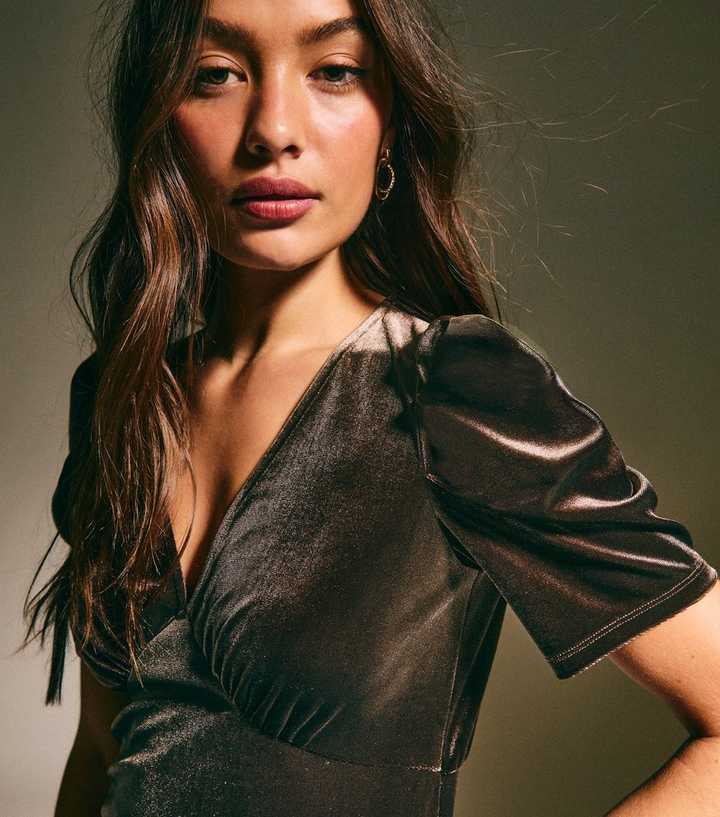 Dark Brown Velvet Puff Sleeve Top | New Look