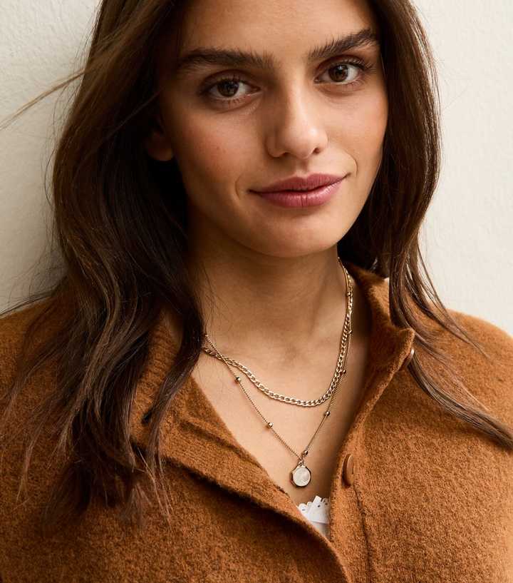 Double Layer Chain Circle Enamel Charm Necklace | New Look