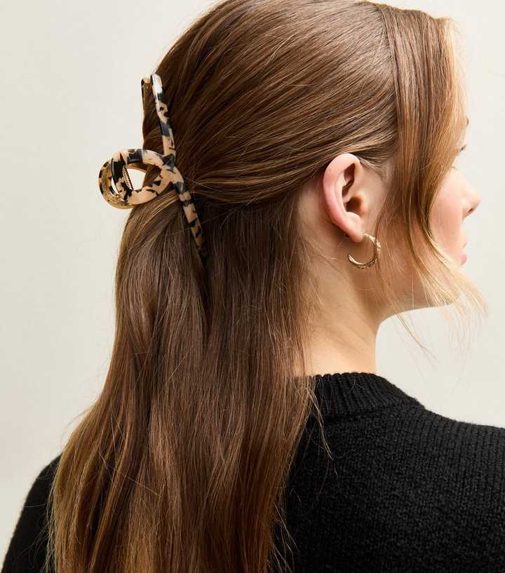 Brown Resin Twist Hair Claw Clip | New Look