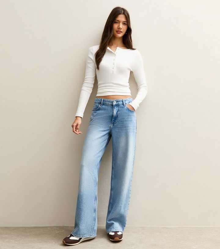 Mid Blue Low Rise Wide Leg Jeans | New Look